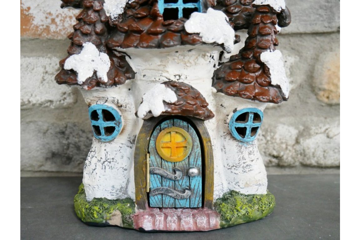 Pine Cone House (Large)